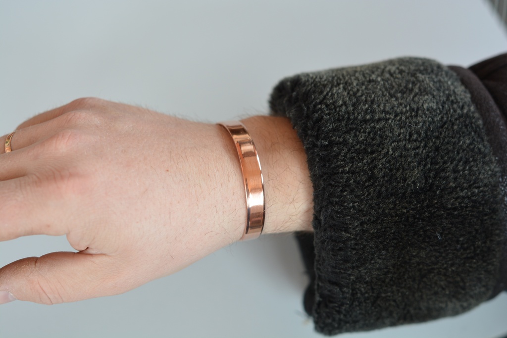 Pulseira de cobre: benefícios e malefícios, que mão usar, propriedades, comentários